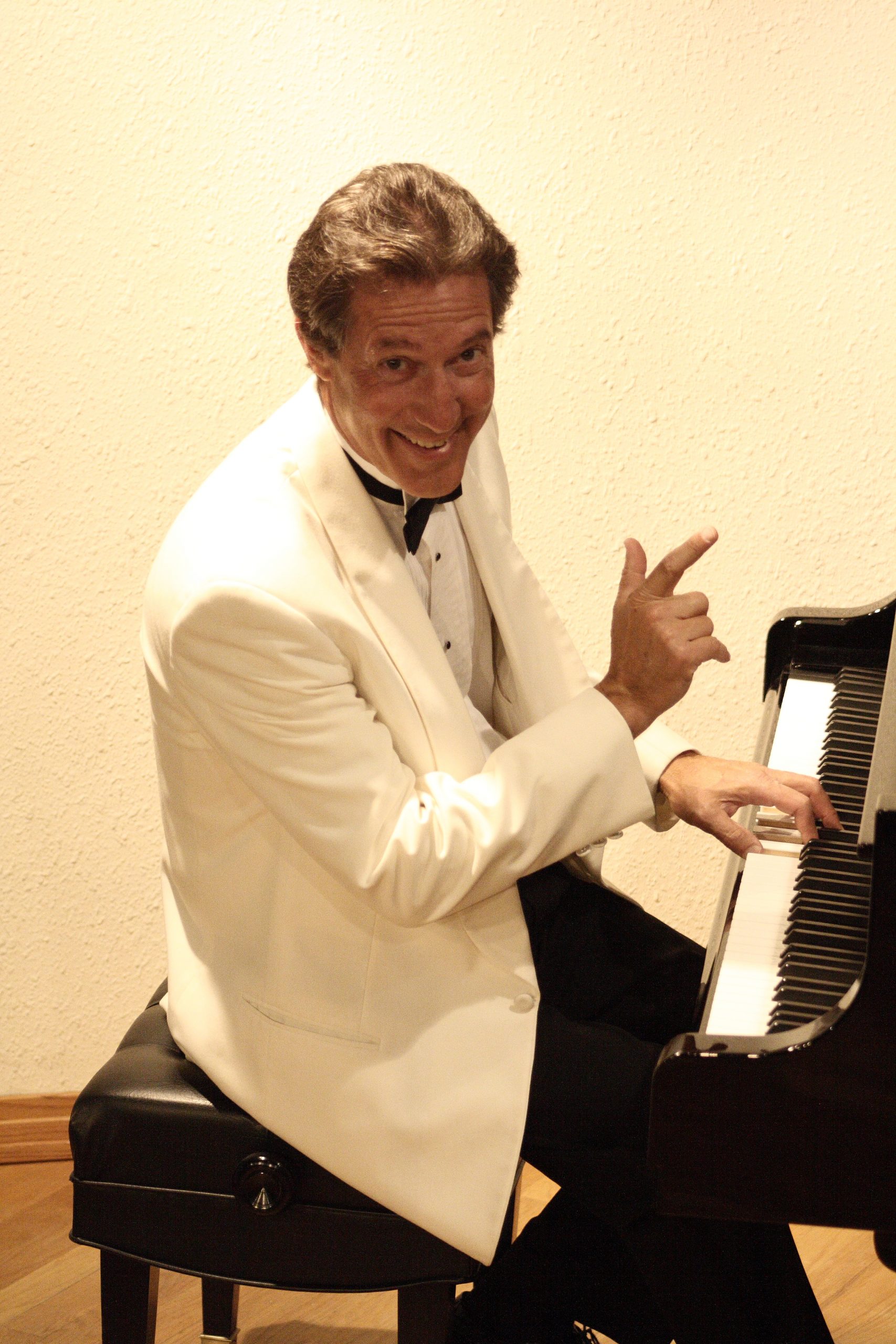 International Concert Pianist Peter Simon to Perform at SSC