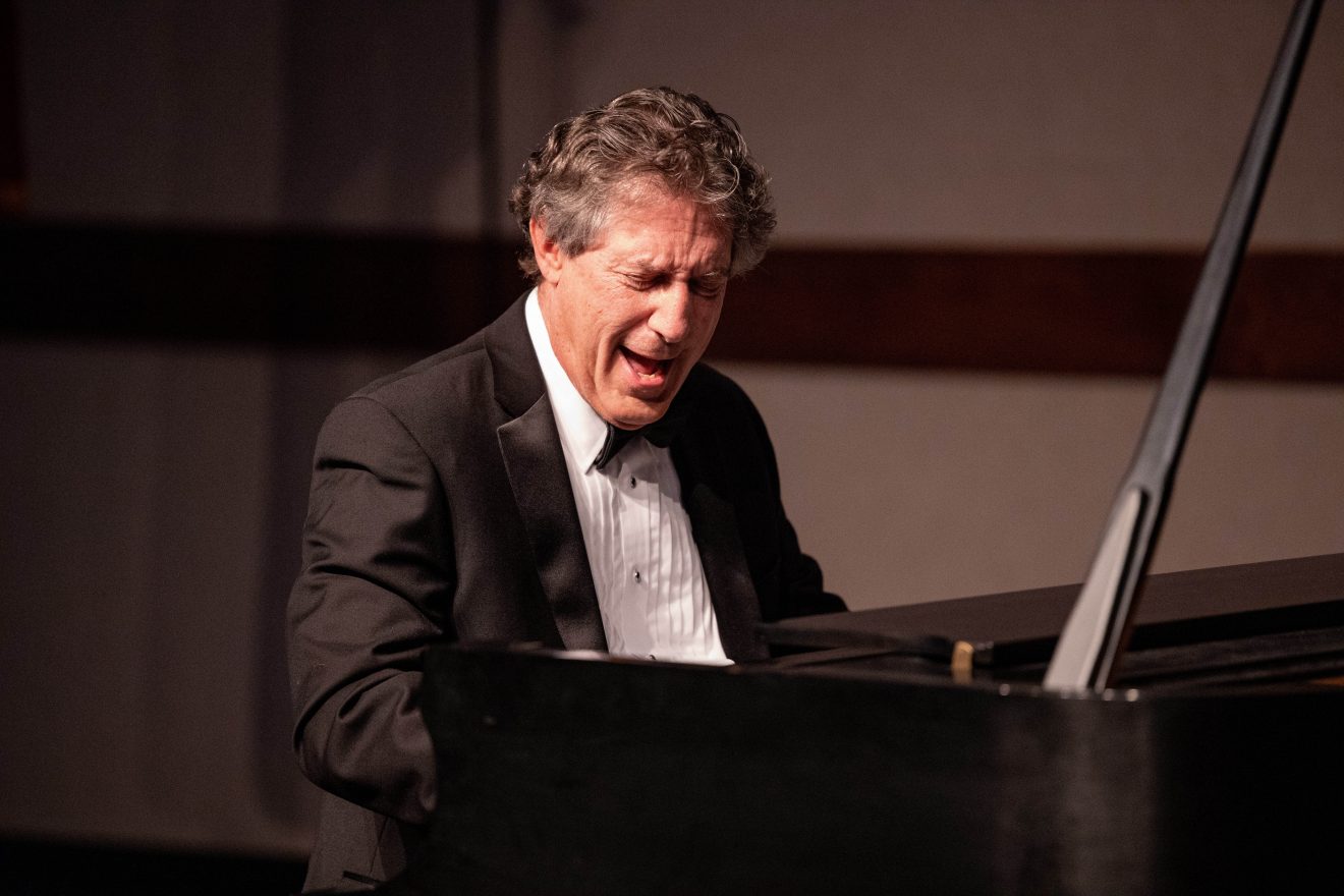 Concert Pianist Peter Simon Visits SSC