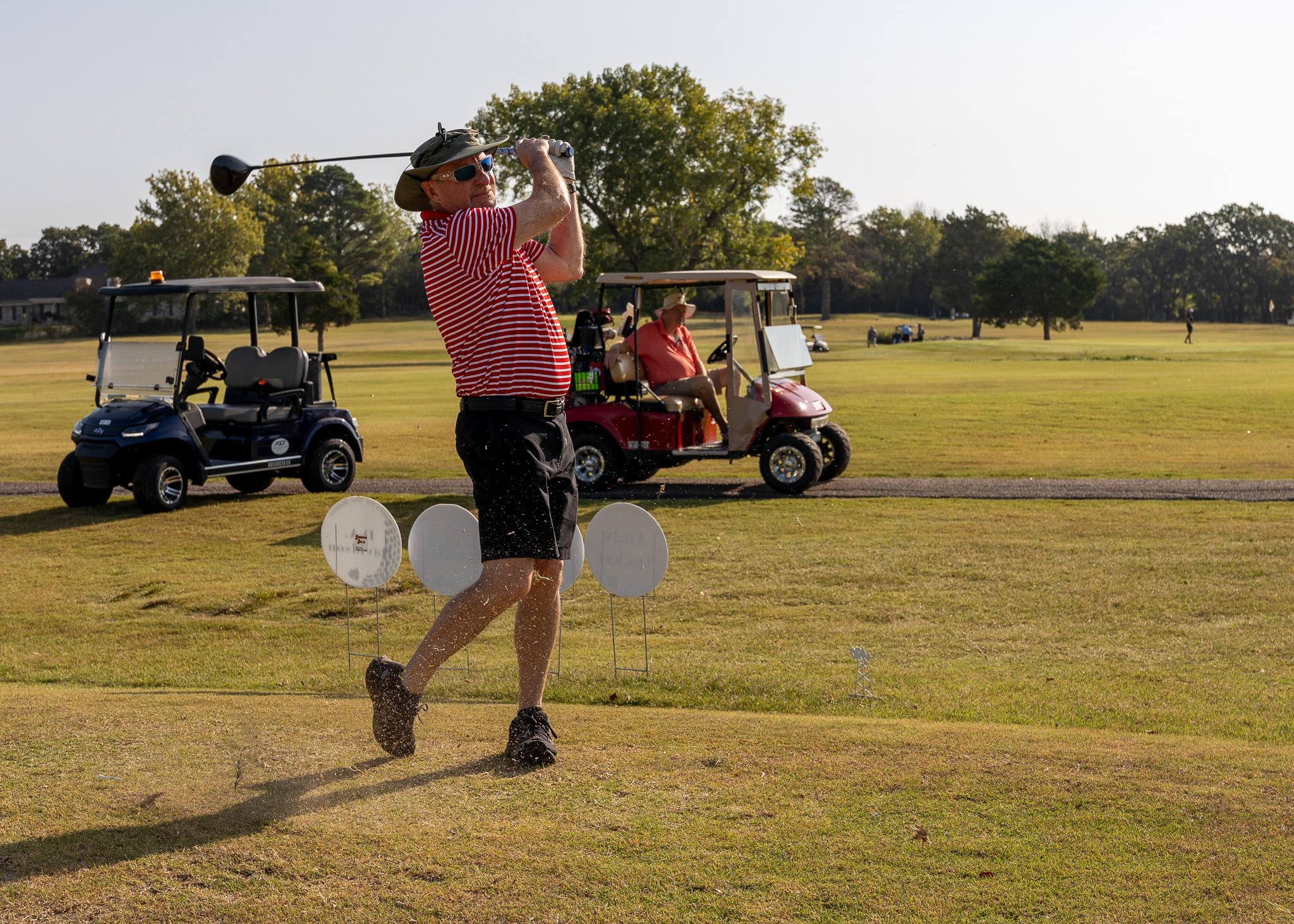 Seminole City Manager Steve Saxon tees off during the Foundation’s golf ...